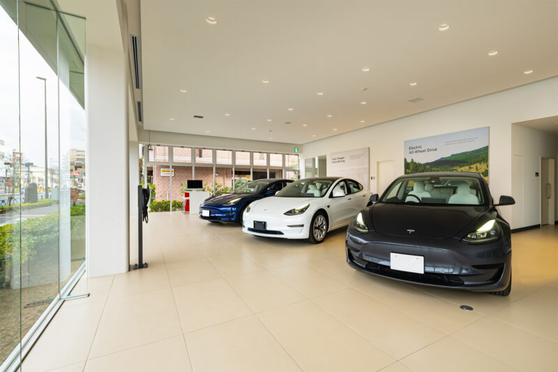 Tesla Center Itabashi | Works- 納品事例 - | ONEデザインズ株式会社